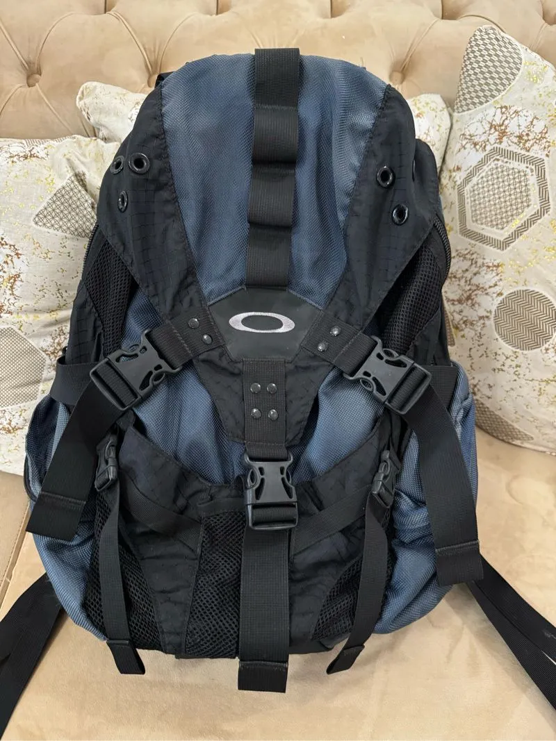 oakley backpack icon